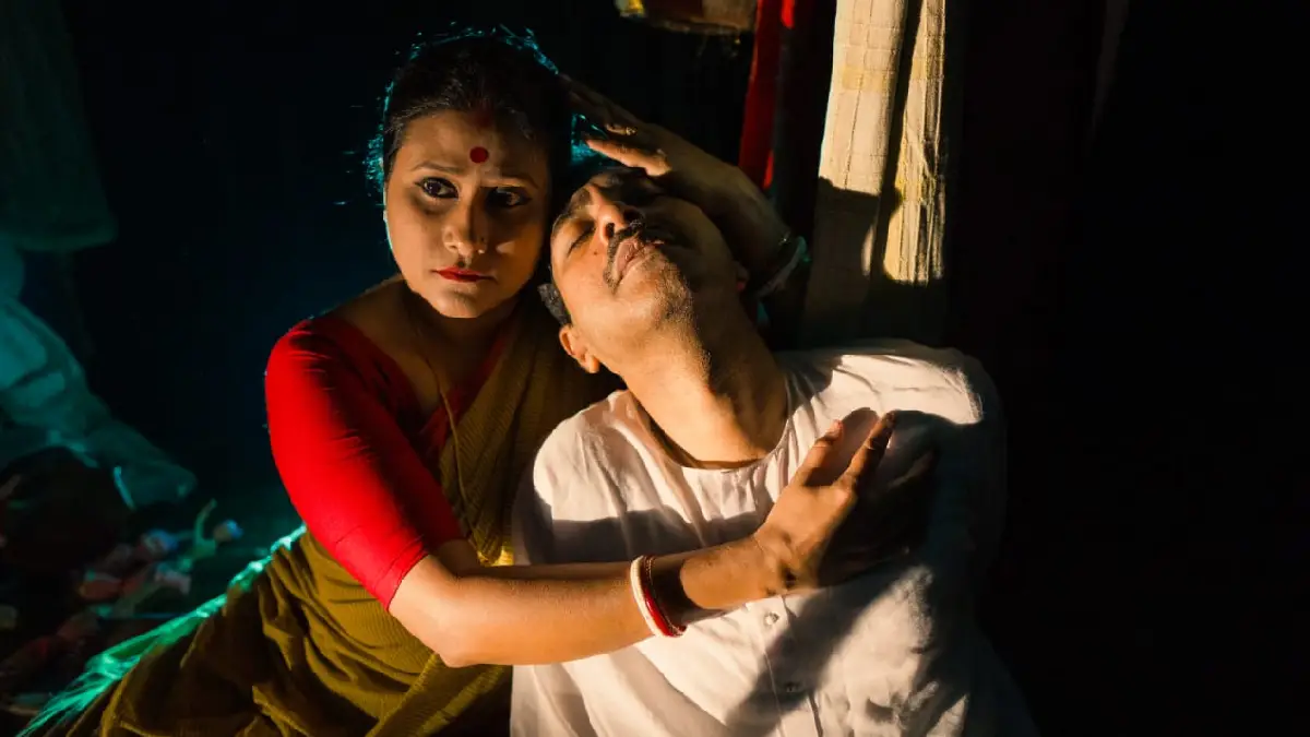 ক্যানডিড থিয়েটারের প্রযোজনায় মঞ্চস্থ হল জীবনানন্দের ‘মাল্যবান’ - KhaborOnline